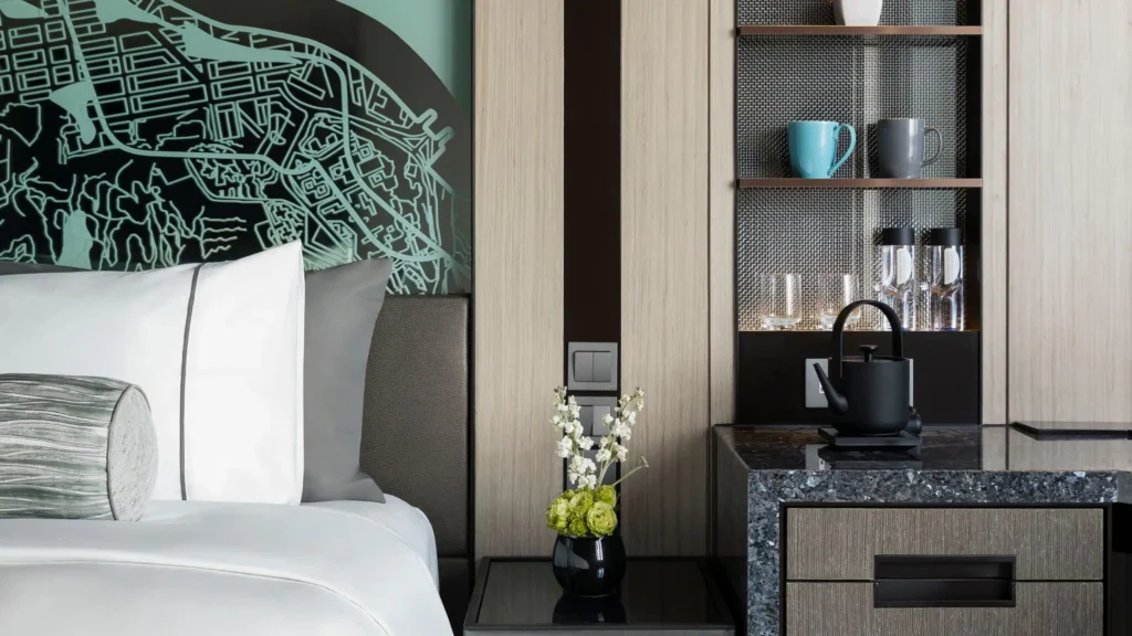 Hyatt Centric Victoria Harbour - Matkatoimisto Aktiv-Resor